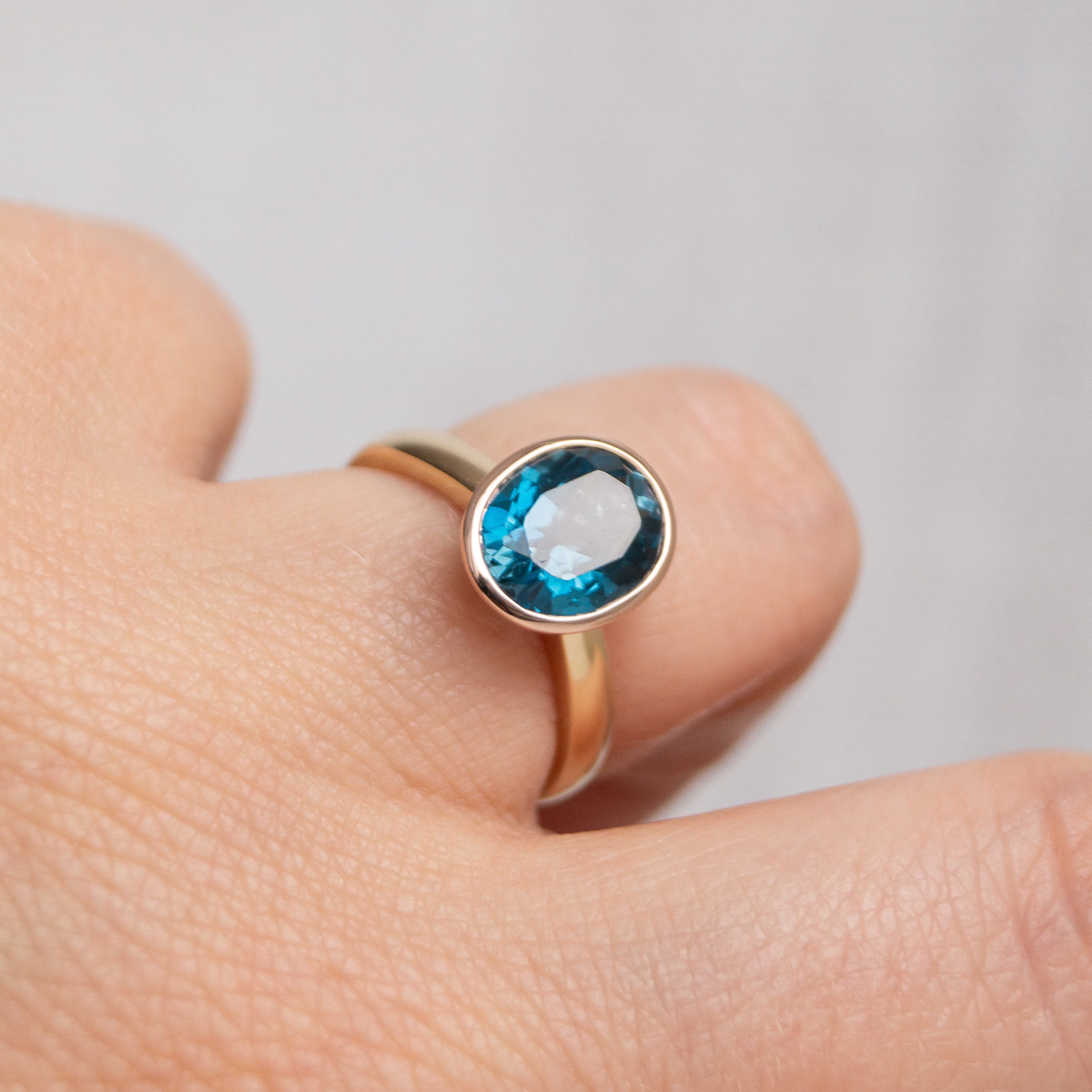 Limited Edition 9K Yellow & Rose Gold Oval Cut London Blue Topaz Ring – Tasmania by Claudia