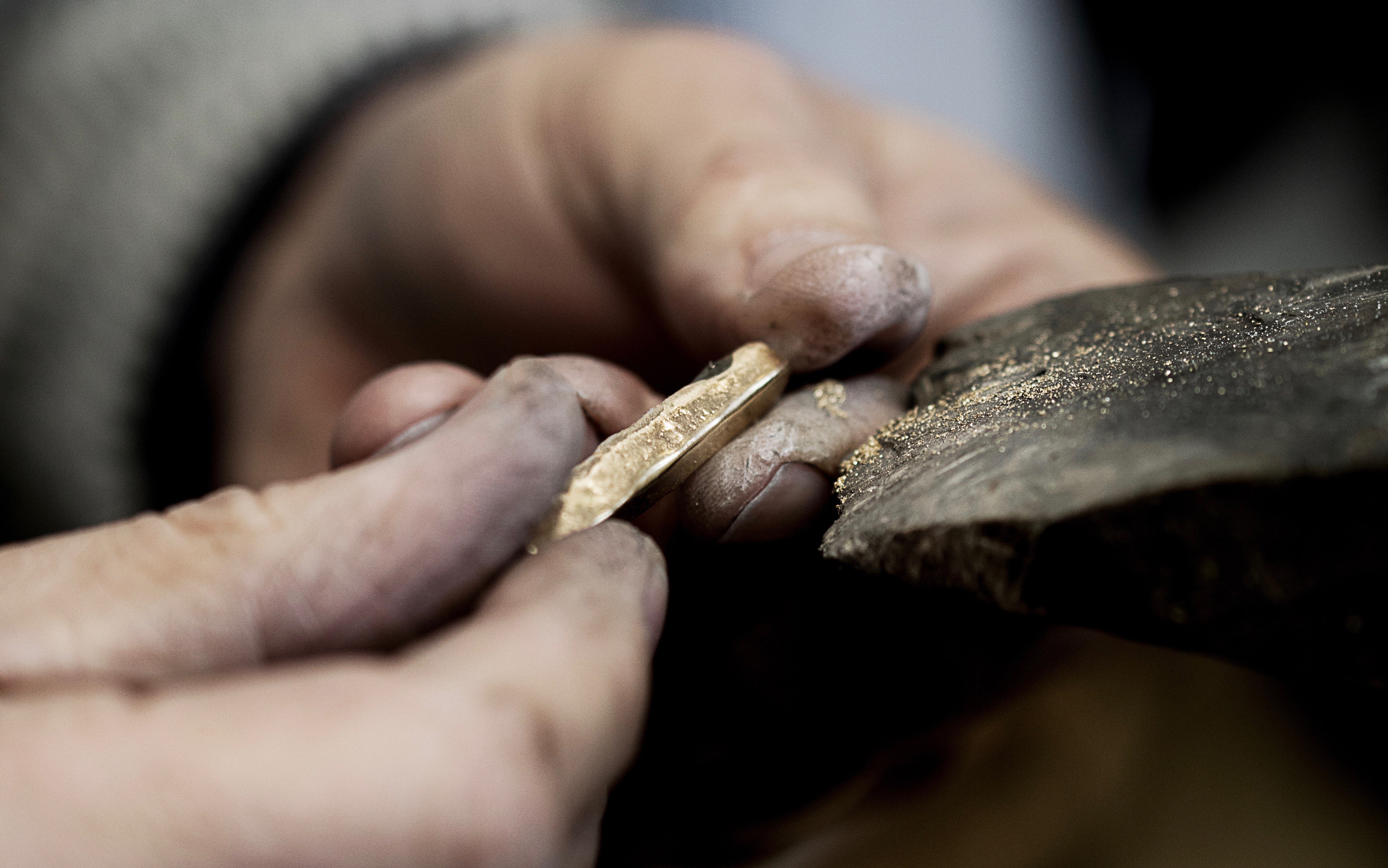 The Complete Guide to Gold – Tasmania by Claudia